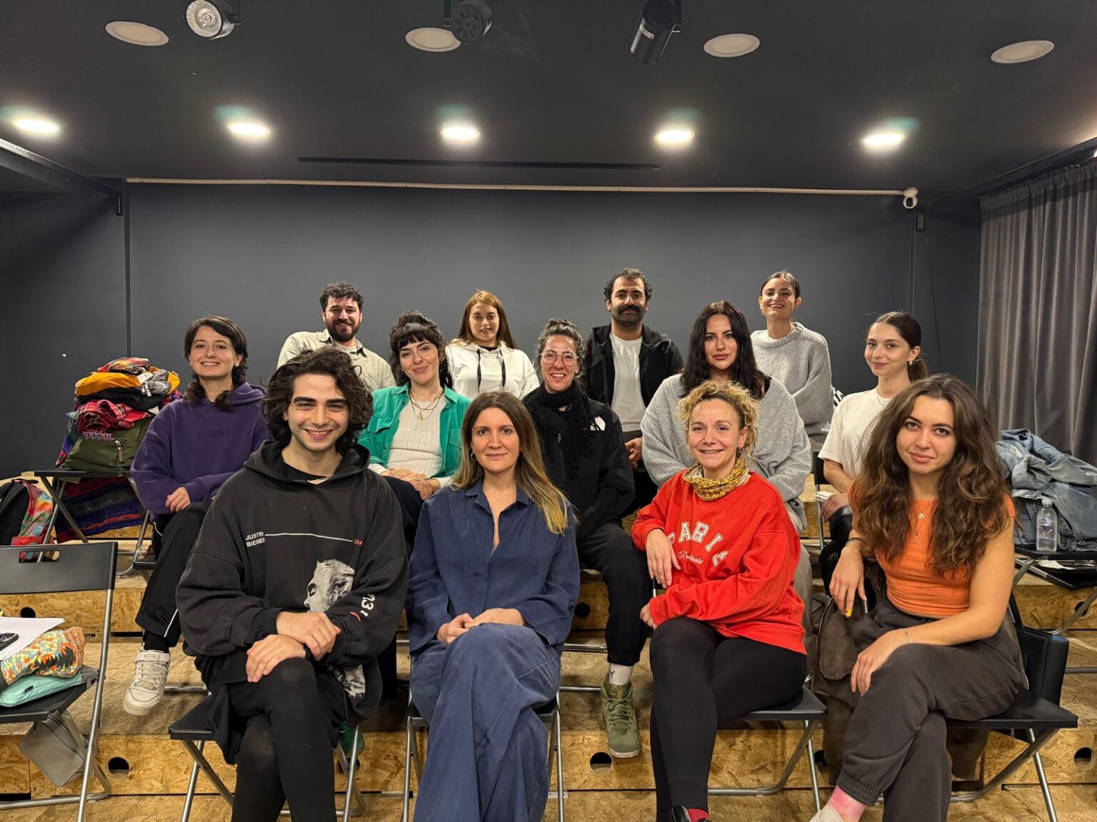 "Taksim'e Kadar": Yağmurlu Bir İstanbul Yolculuğunda Yedi Yabancı, Yedi ...